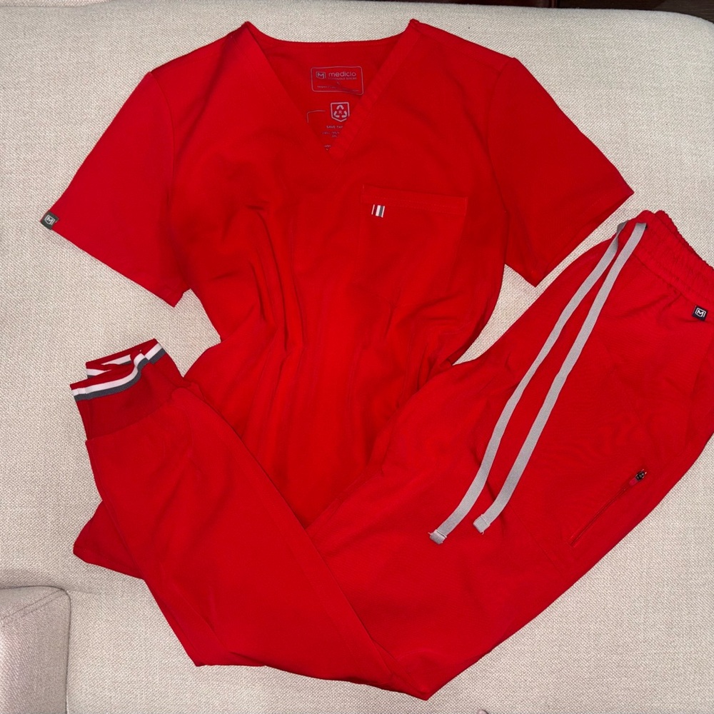 Mediclo Red Scrub Set With Striped Details - Gem